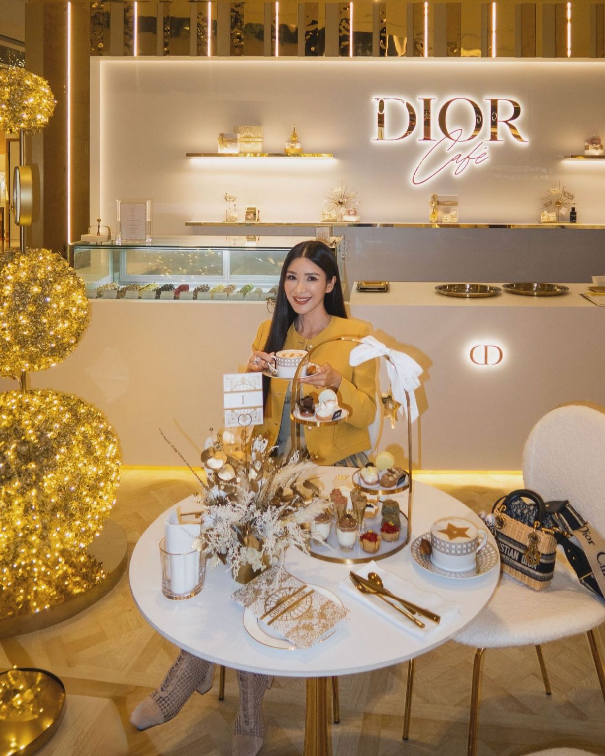 Đi du lịch Singapore, đừng quên check-in Dior Café | Harper's Bazaar ...