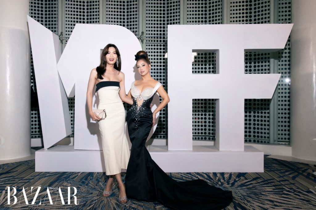 Thảm đỏ VBFF 10: Hoa hậu Thùy Tiên, Bảo Ngọc diện sắc đỏ Giáng Sinh ...