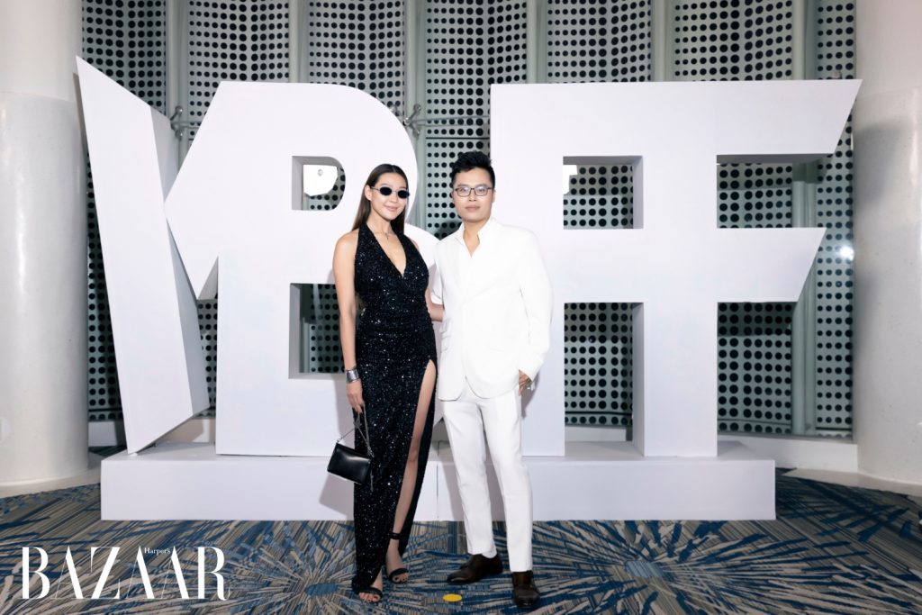 Thảm đỏ VBFF 10: Hoa hậu Thùy Tiên, Bảo Ngọc diện sắc đỏ Giáng Sinh ...