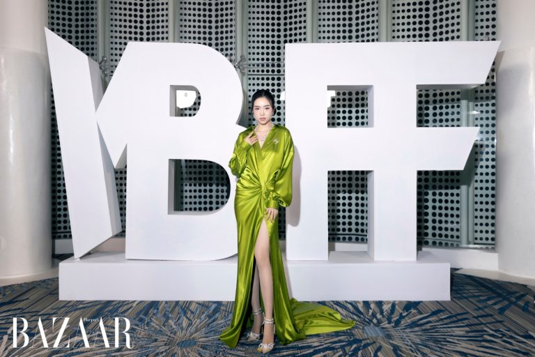 Thảm đỏ VBFF 10: Hoa hậu Thùy Tiên, Bảo Ngọc diện sắc đỏ Giáng Sinh ...