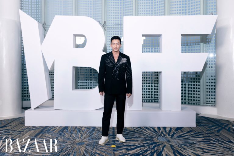 Thảm đỏ VBFF 10: Hoa hậu Thùy Tiên, Bảo Ngọc diện sắc đỏ Giáng Sinh ...