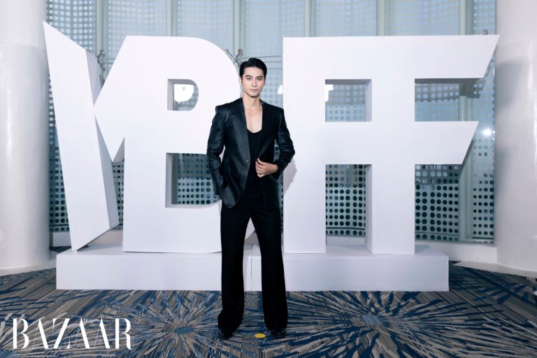 Thảm đỏ VBFF 10: Hoa hậu Thùy Tiên, Bảo Ngọc diện sắc đỏ Giáng Sinh ...