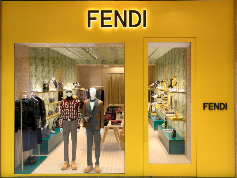 Lịch sử FENDI, thương hiệu nổi danh từ thành Rome, Ý | Harper's Bazaar ...