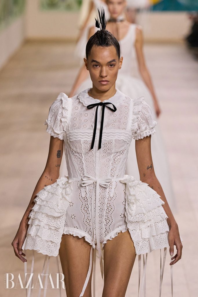 Dior Haute Couture Xuân Hè 2025: Punk Alice | Harper's Bazaar Việt Nam