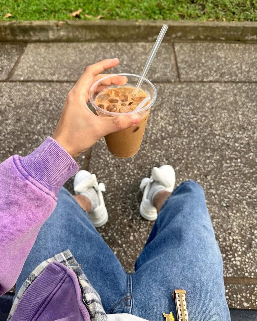 Sơn Tùng M-TP mang phụ kiện trăm triệu đi cafe bệt | Harper's Bazaar ...