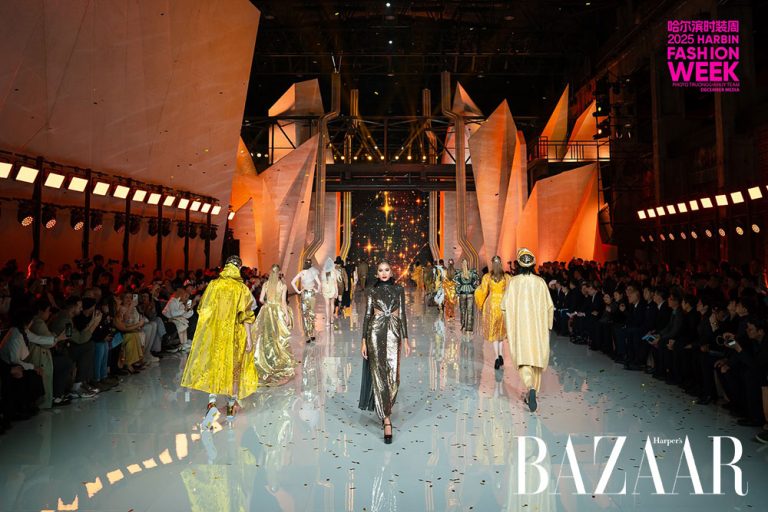 Miss Cosmo 2024 trên sàn diễn Harbin Fashion Week | Harper's Bazaar Việt Nam