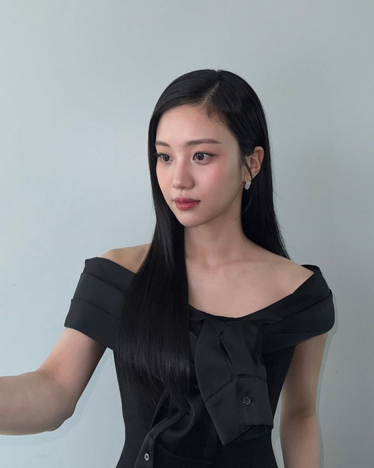 Hong Hwa Yeon đẹp trong veo khi đóng phim Buried Hearts | Harper's ...