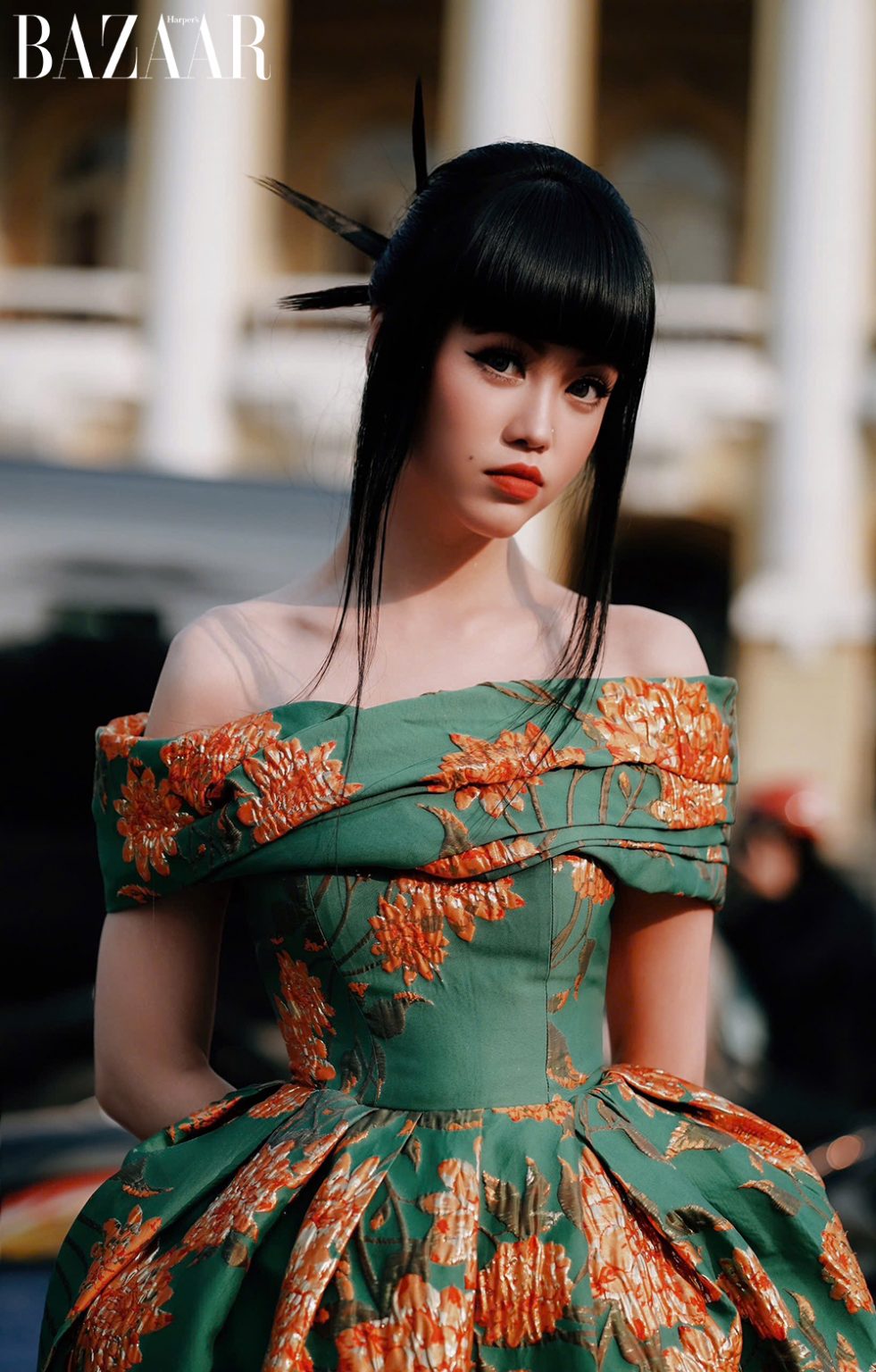 Siêu mẫu Jessica Minh Anh xuống phố Sài Gòn ngày Valentine | Harper's ...
