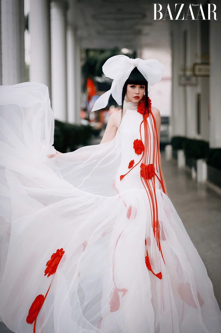 Siêu mẫu Jessica Minh Anh xuống phố Sài Gòn ngày Valentine | Harper's ...