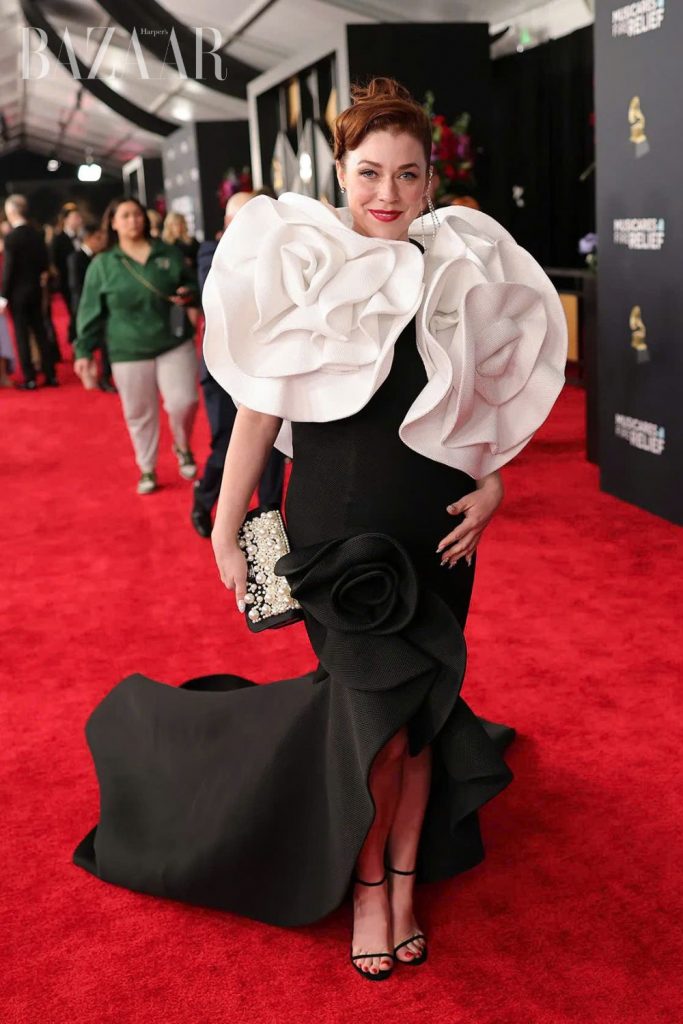 Váy hoa của SIXDO bừng nở tại thảm đỏ Grammy 2025 | Harper's Bazaar ...