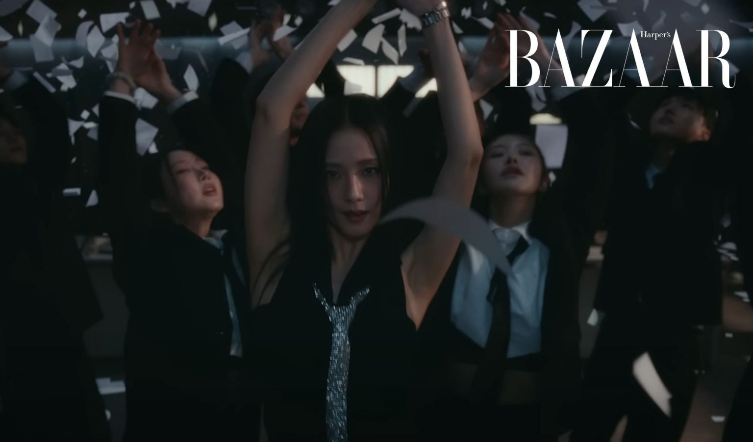 Earthquake, cơn địa chấn phô diễn những thế mạnh của Jisoo | Harper's Bazaar Việt Nam