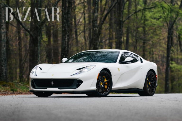 Hư xe trong tập đầu White Lotus, Lisa tậu ngay 2 chiếc Ferrari | Harper ...