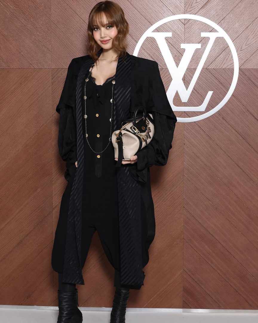 Lisa (BLACKPINK) girl boss ở show Louis Vuitton Thu Đông 2025