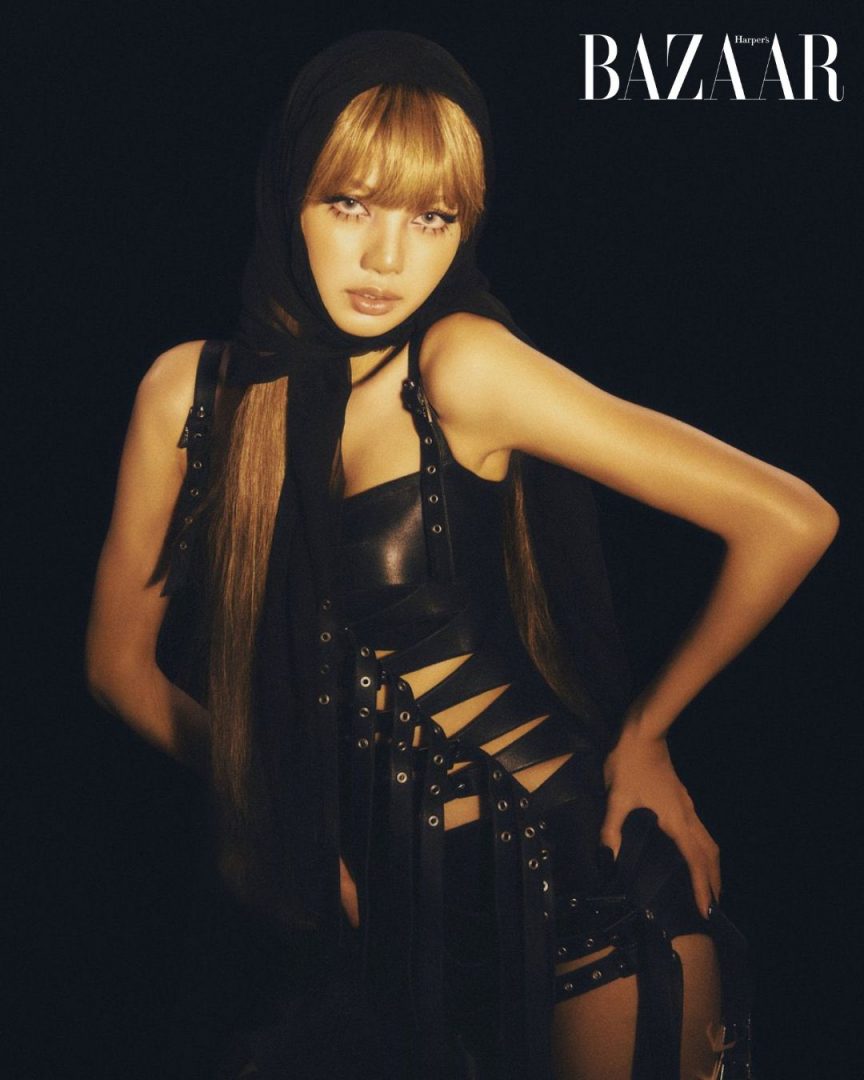 Lisa vướng phải tranh cãi vì chữ ký tên trên album Alter Ego | Harper's Bazaar Việt Nam