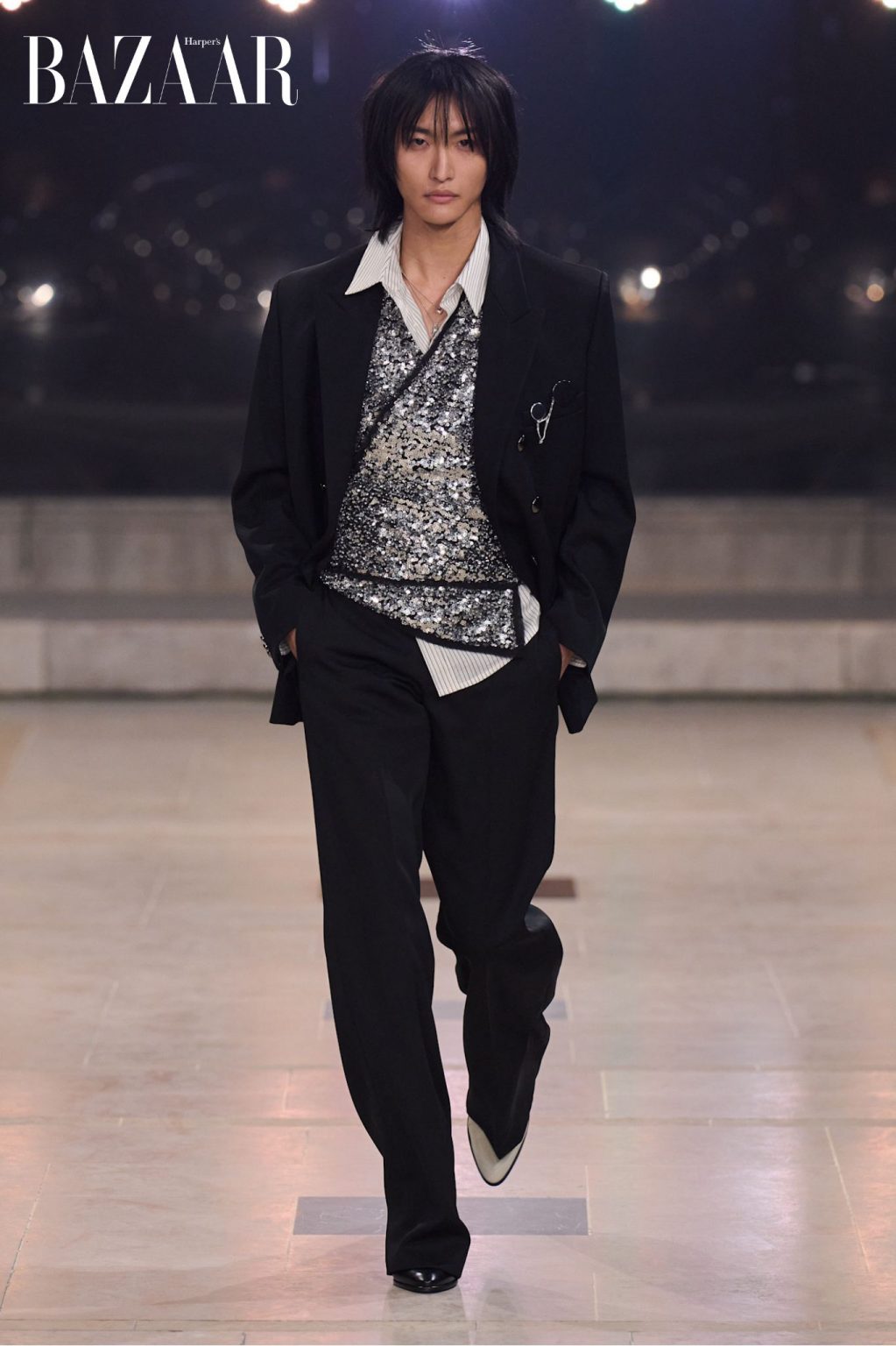 Seonghwa (ATEEZ) khí khái sải bước trên sàn diễn Isabel Marant | Harper ...