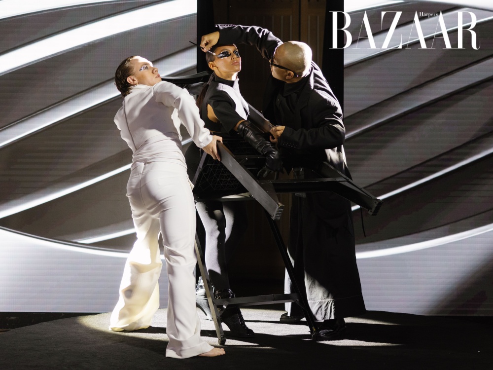 Nghệ sĩ Trí Trần trình diễn trang điểm tại nhà hát Con Sò, Úc