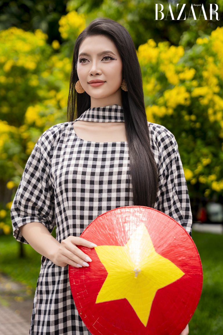 Hoa hậu Thu Uyên diện áo dài khăn rằn mừng đại lễ 30/4