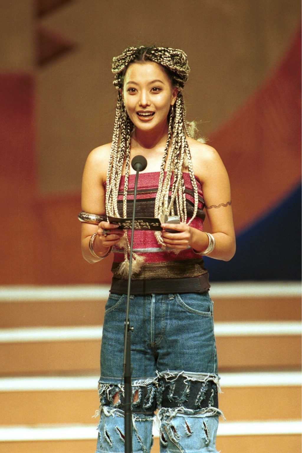 Khó tin thời trang thảm đỏ Hàn Quốc từng táo bạo như thế này! | Harper's Bazaar Việt Nam