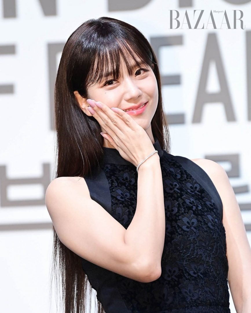 Jisoo, Han So Hee, Mingyu cùng thả tim aegyo tại triển lãm Dior | Harper's Bazaar Việt Nam