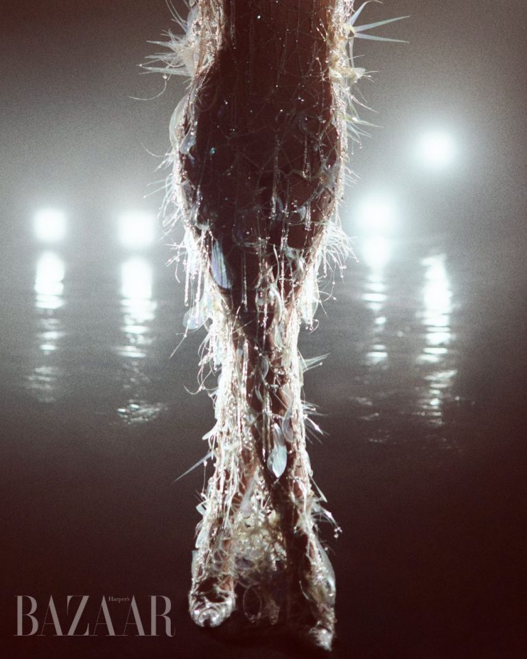 Miley Cyrus chứng tỏ đẳng cấp nhà sưu tầm Mugler sành sỏi | Harper's ...