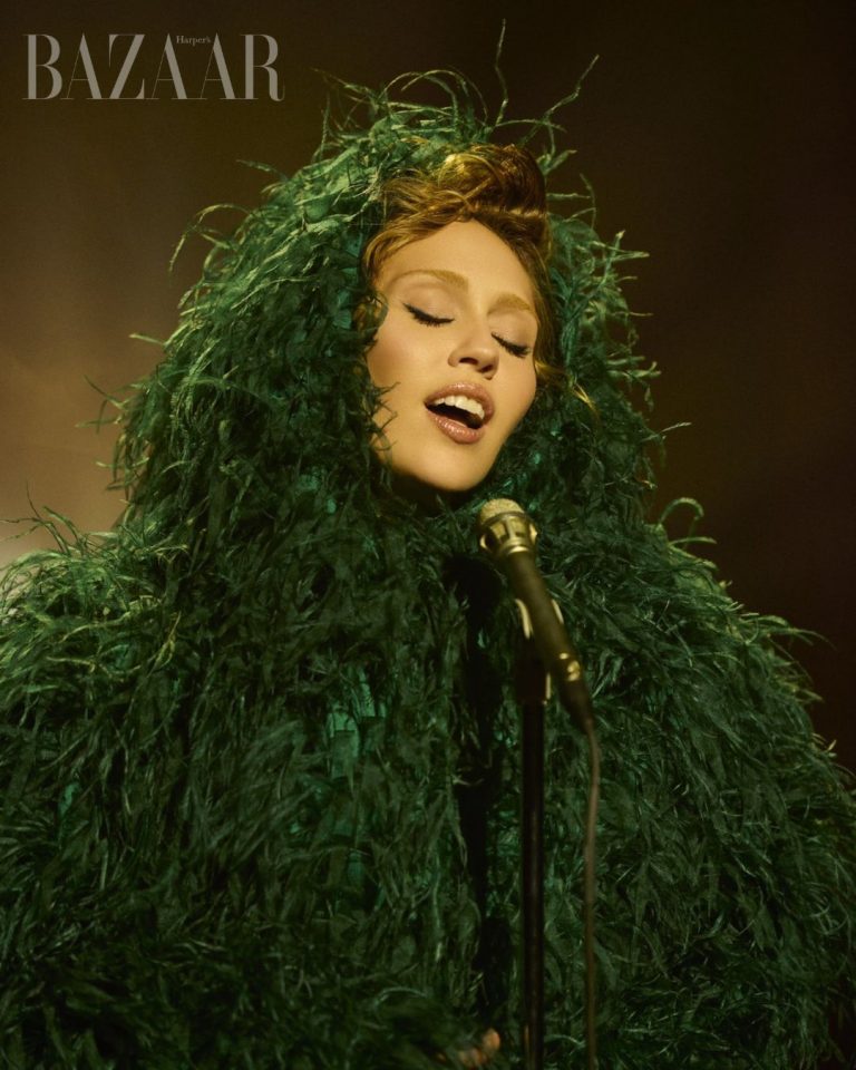 Miley Cyrus chứng tỏ đẳng cấp nhà sưu tầm Mugler sành sỏi | Harper's ...