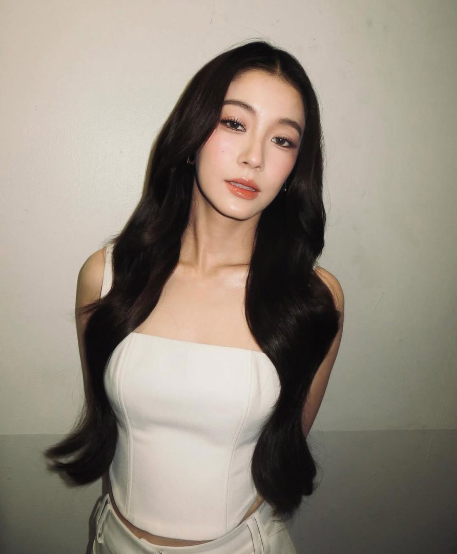 Tu Tontawan, Freen Sarocha, Becky mê lối trang điểm blurred skin