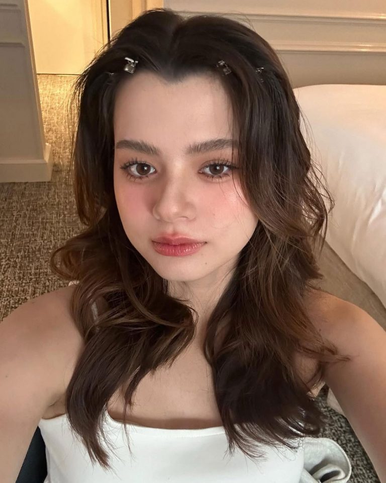 Tu Tontawan, Freen Sarocha, Becky mê lối trang điểm blurred skin