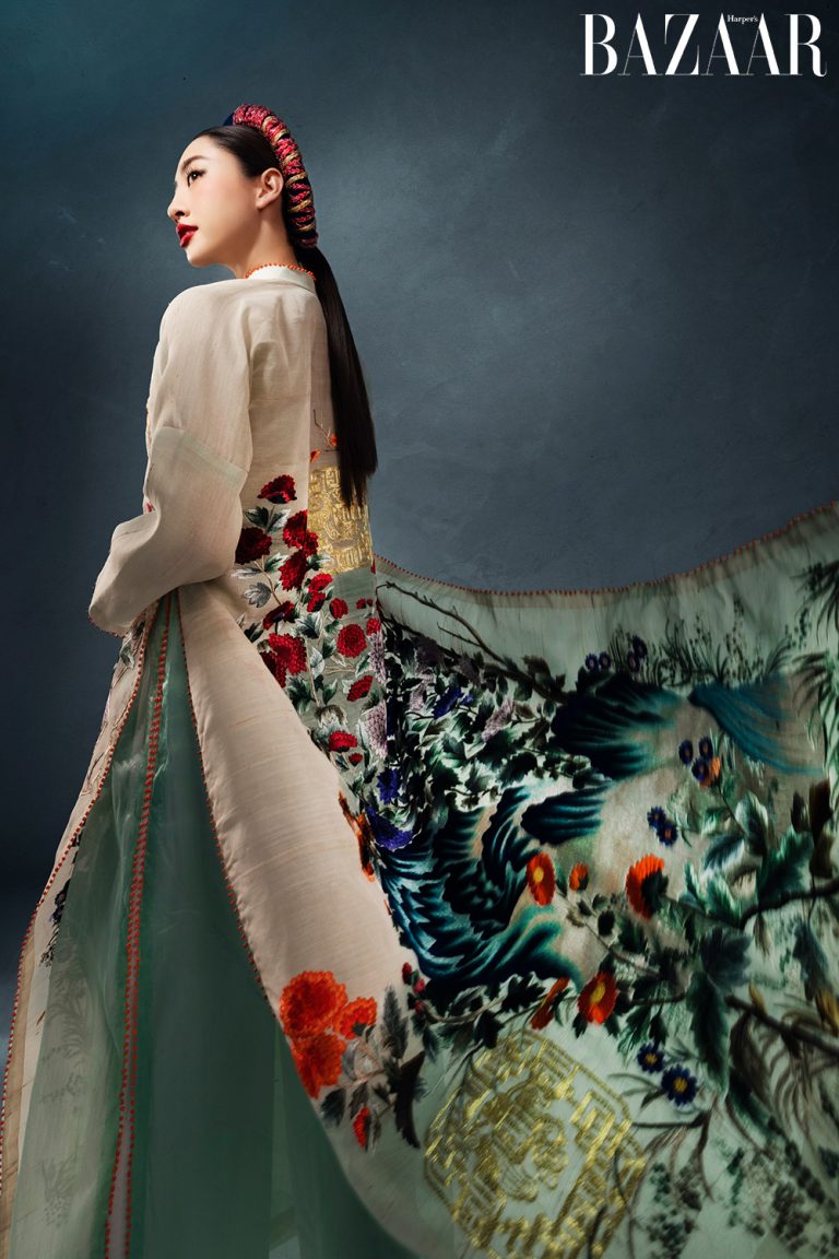 Lương Thùy Linh kiêu sa trong áo dài của Vũ Việt Hà | Harper's Bazaar Việt Nam