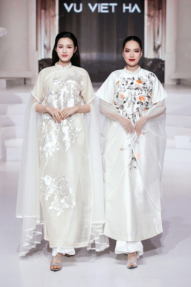 NTK Vũ Việt Hà mang cổ vật thời Lê vào áo dài Sắc Phong | Harper's Bazaar Việt Nam