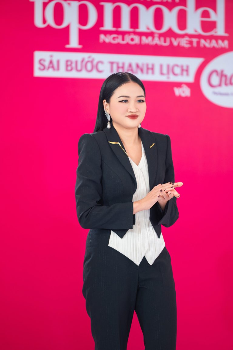 Hàng trăm thí sinh dự sơ khảo Vietnam's Next Top Model 2025 | Harper's ...