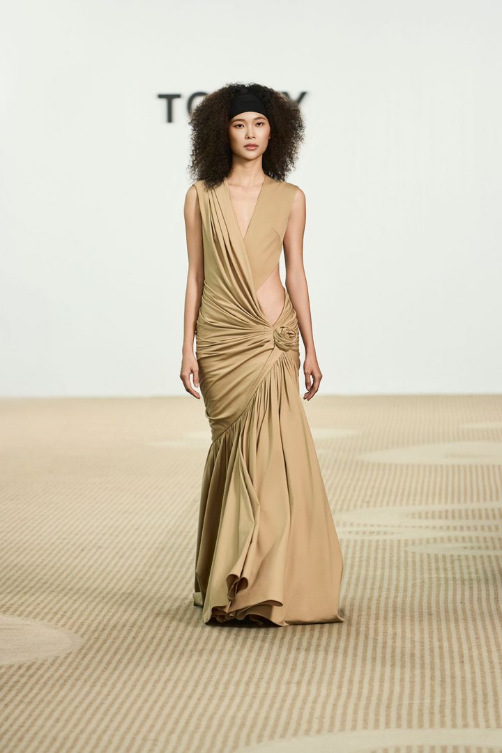 Minh Triệu Lan Khuê làm nàng thơ cho show diễn NTK Tonyy