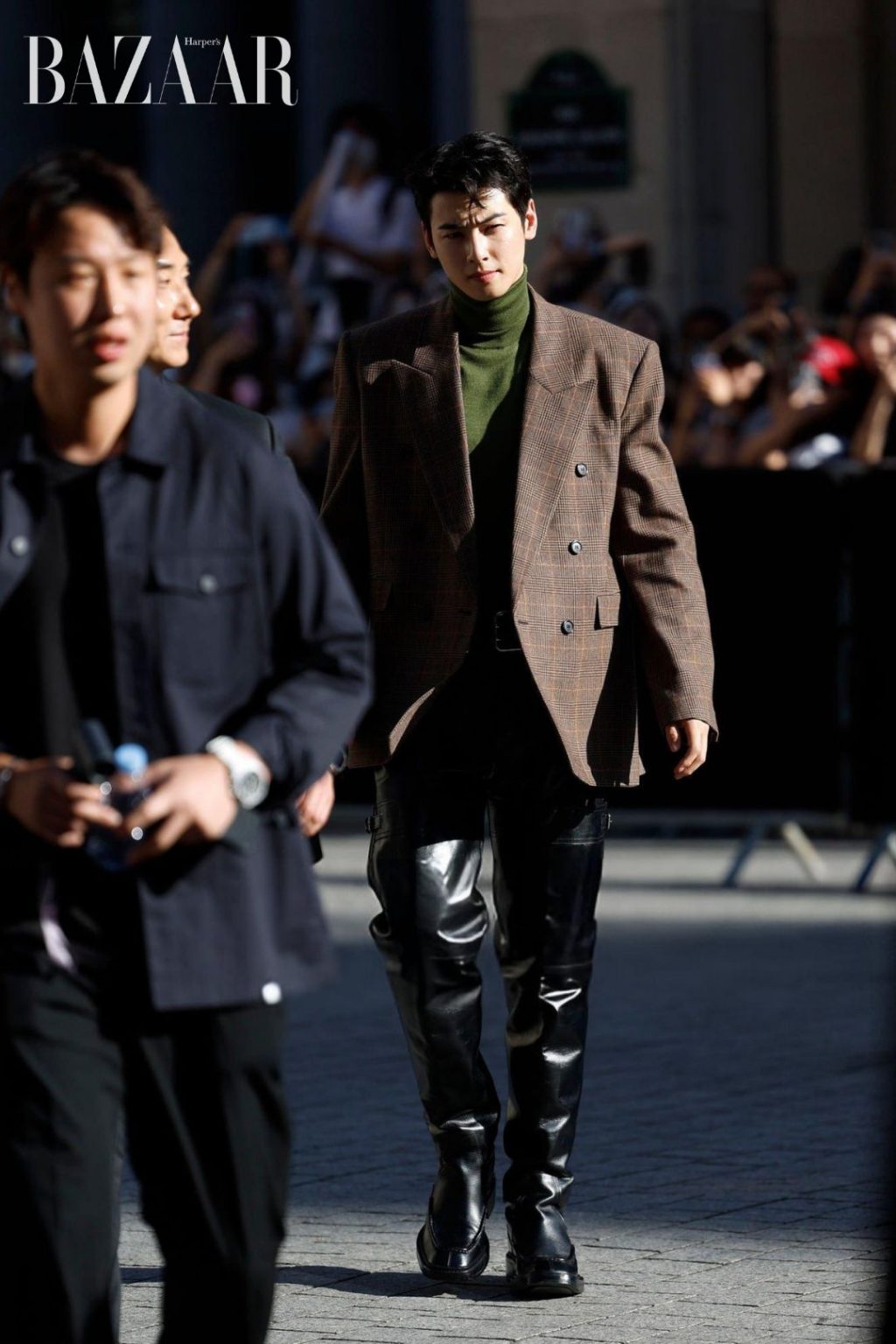 keshi dự show Saint Laurent Xuân Hè 2026 cùng Cha Eun Woo | Harper's Bazaar Việt Nam