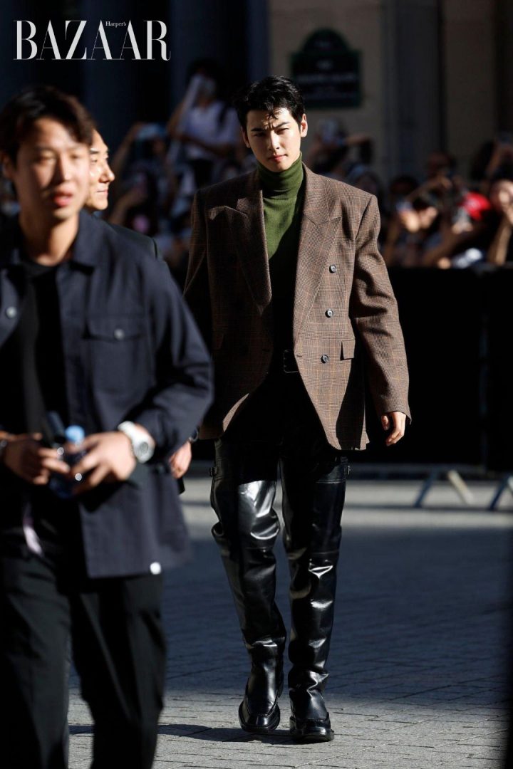 keshi dự show Saint Laurent Xuân Hè 2026 cùng Cha Eun Woo | Harper's Bazaar Việt Nam