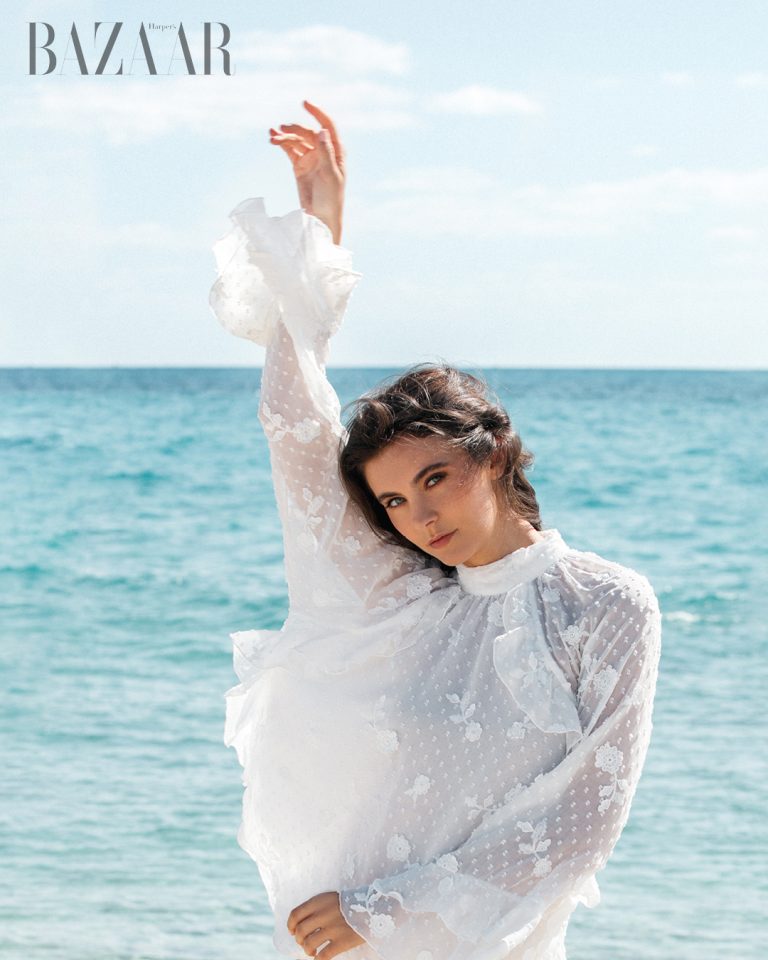 Taylor Quinton và bản hòa ca của cát, nắng và sắc trắng tối giản ...