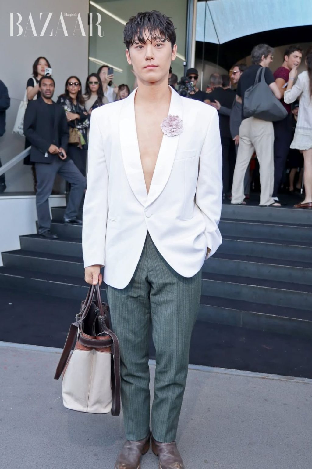 Front row Prada Men Xuân Hè 2026 đón nhận nhiều tân binh | Harper's Bazaar Việt Nam