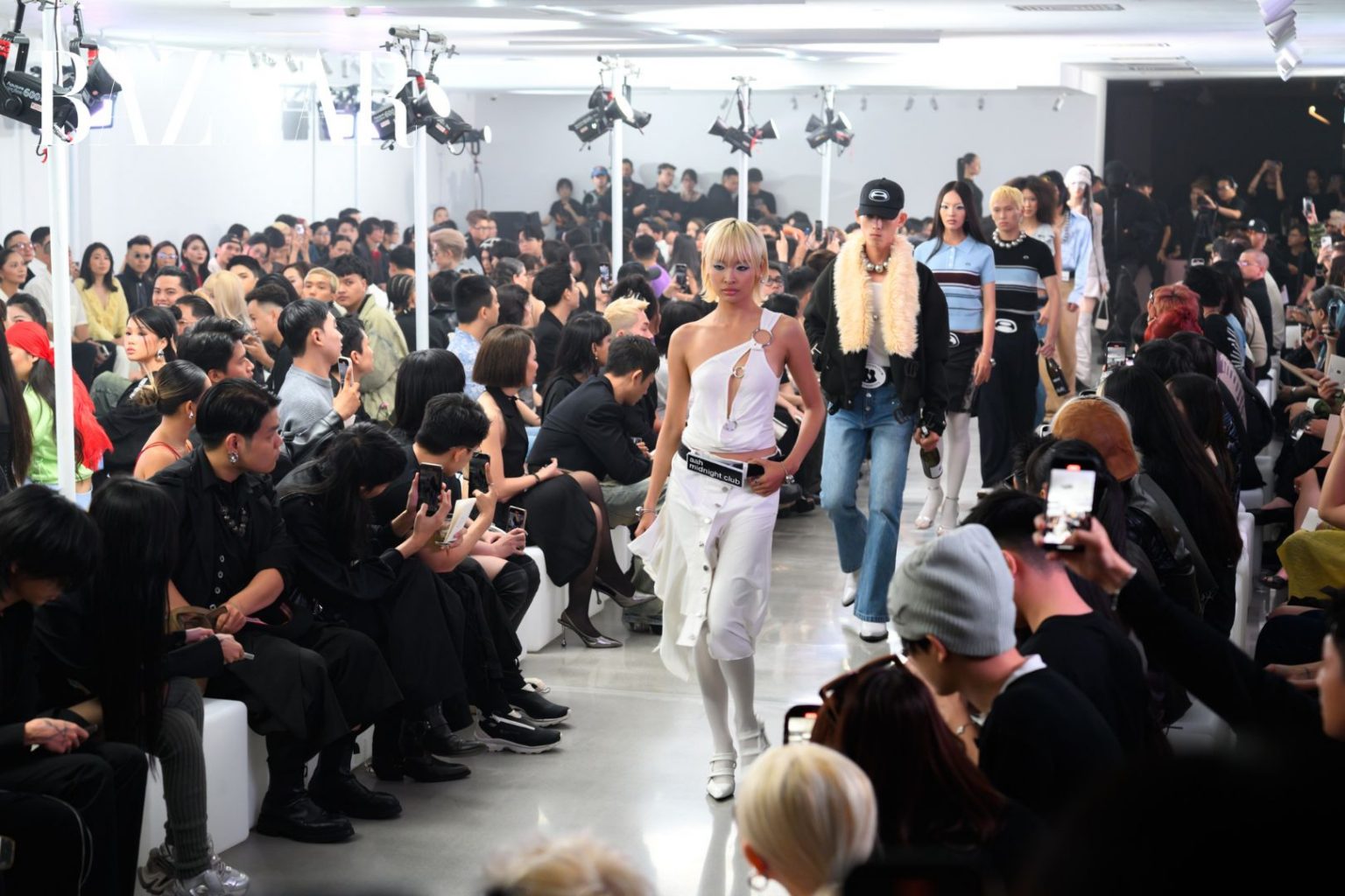Rue Miche Runway 2025: Lực hấp dẫn của local brand Việt | Harper's ...