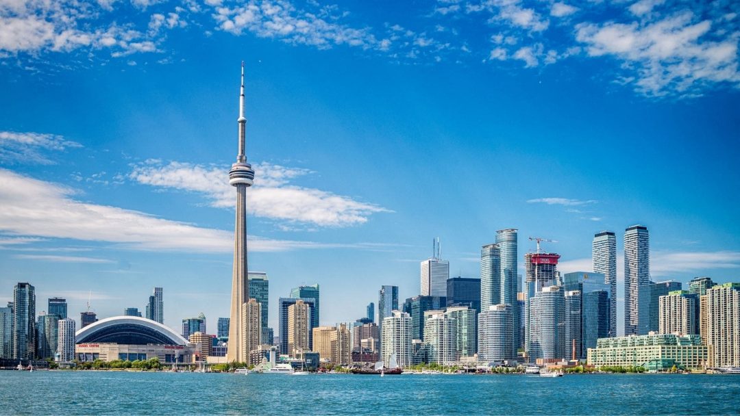 Du lịch Canada: Kinh nghiệm, điểm đến đẹp, chi phí 2025 | Harper's Bazaar Việt Nam