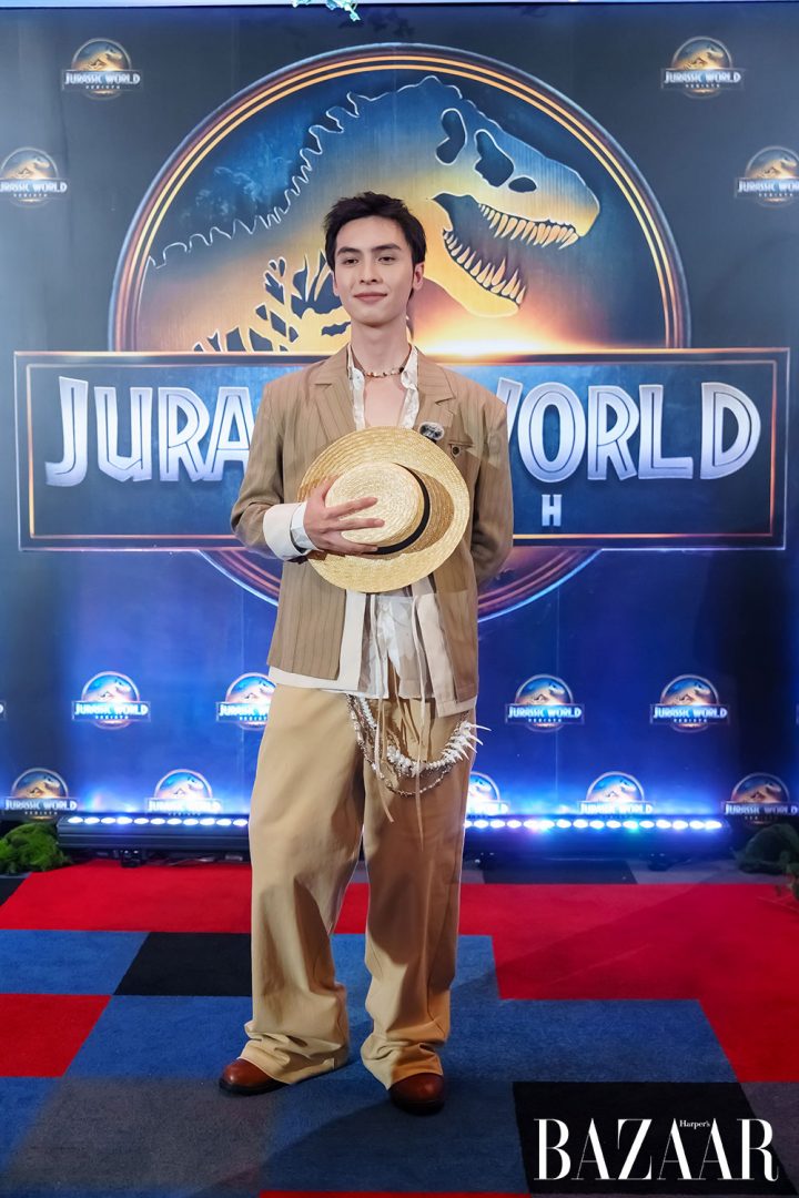 Công Dương bên cạnh Nadech tại họp báo Thế Giới Khủng Long | Harper's ...