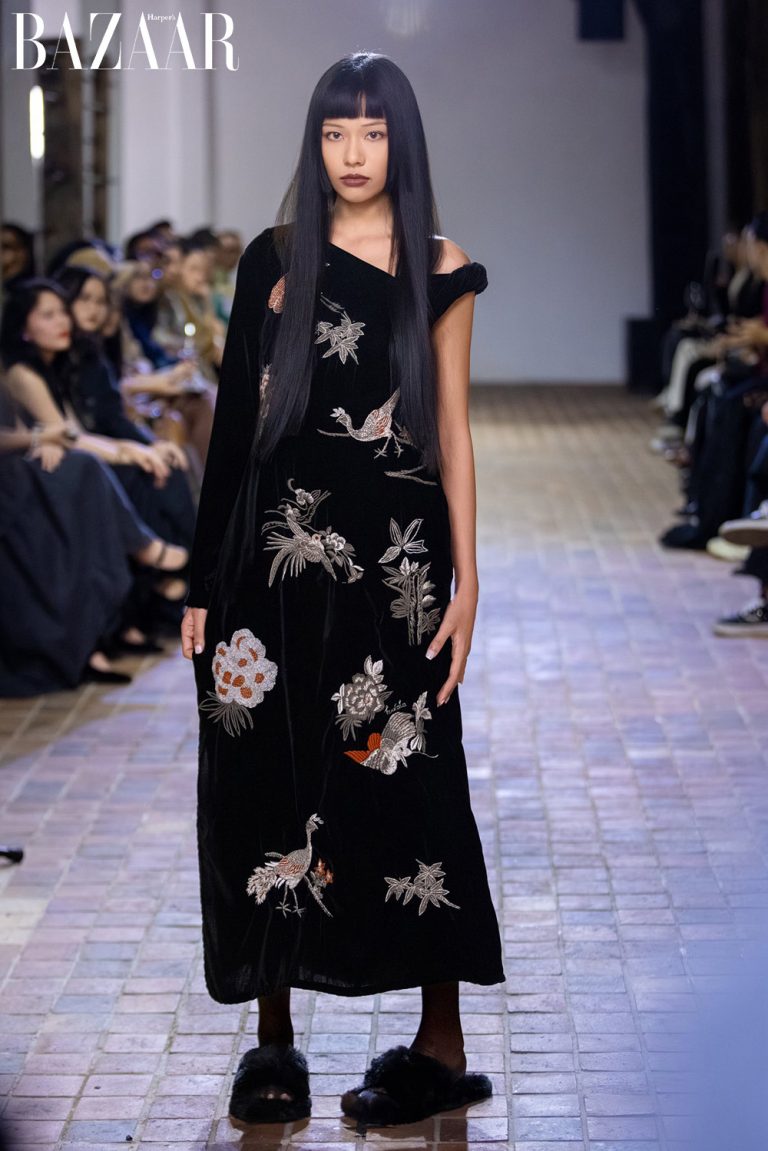 Huulala Thu 2025 gìn giữ nghệ thuật thêu tay truyền thống | Harper's ...