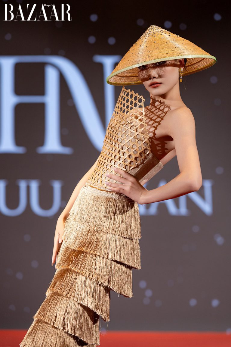 NTK Lê Hữu Nhân tôn vinh văn hóa Việt trên sàn diễn Trung Quốc