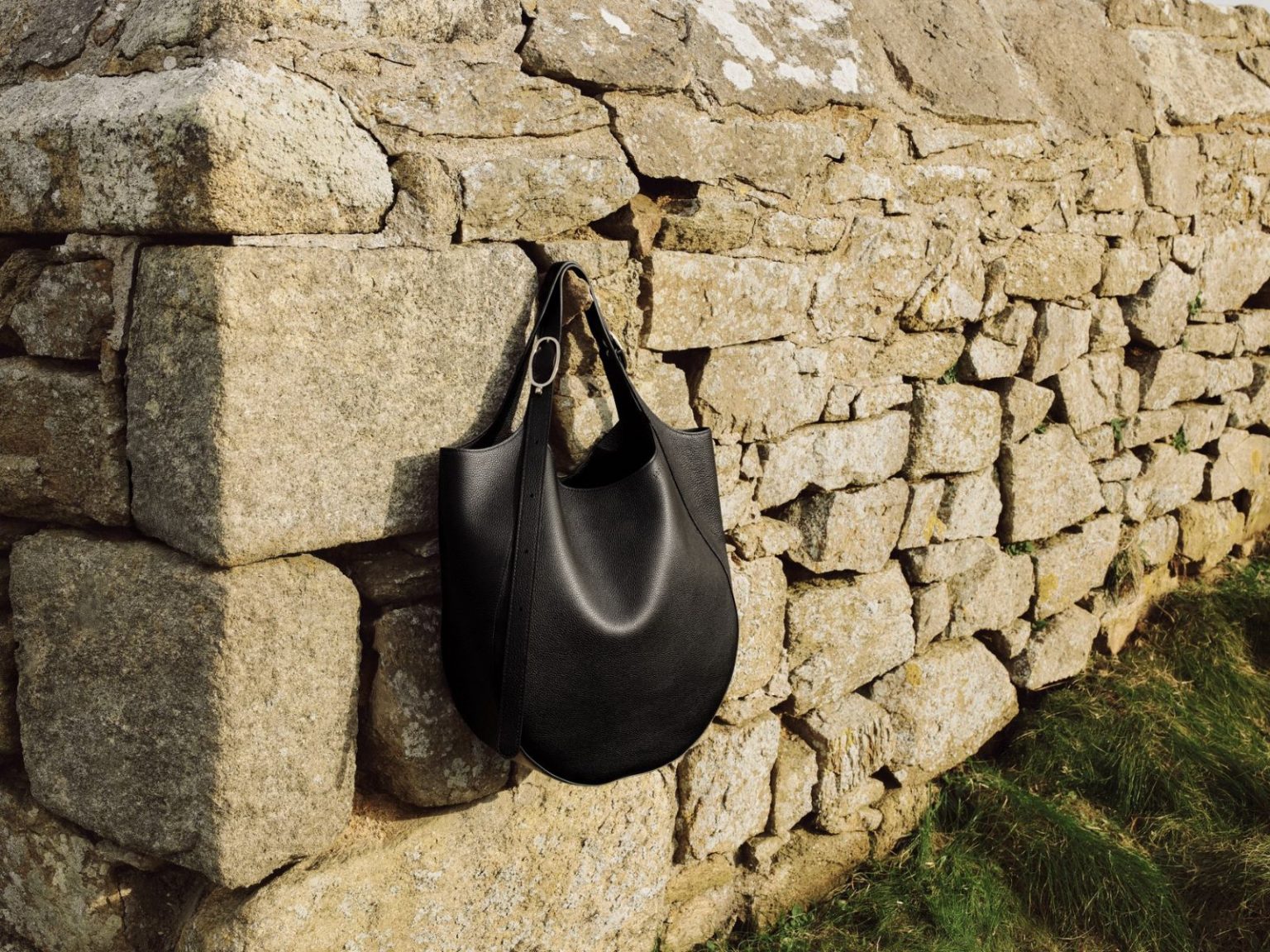 Longchamp ra mắt website mua hàng chính hãng tại Việt Nam | Harper's ...