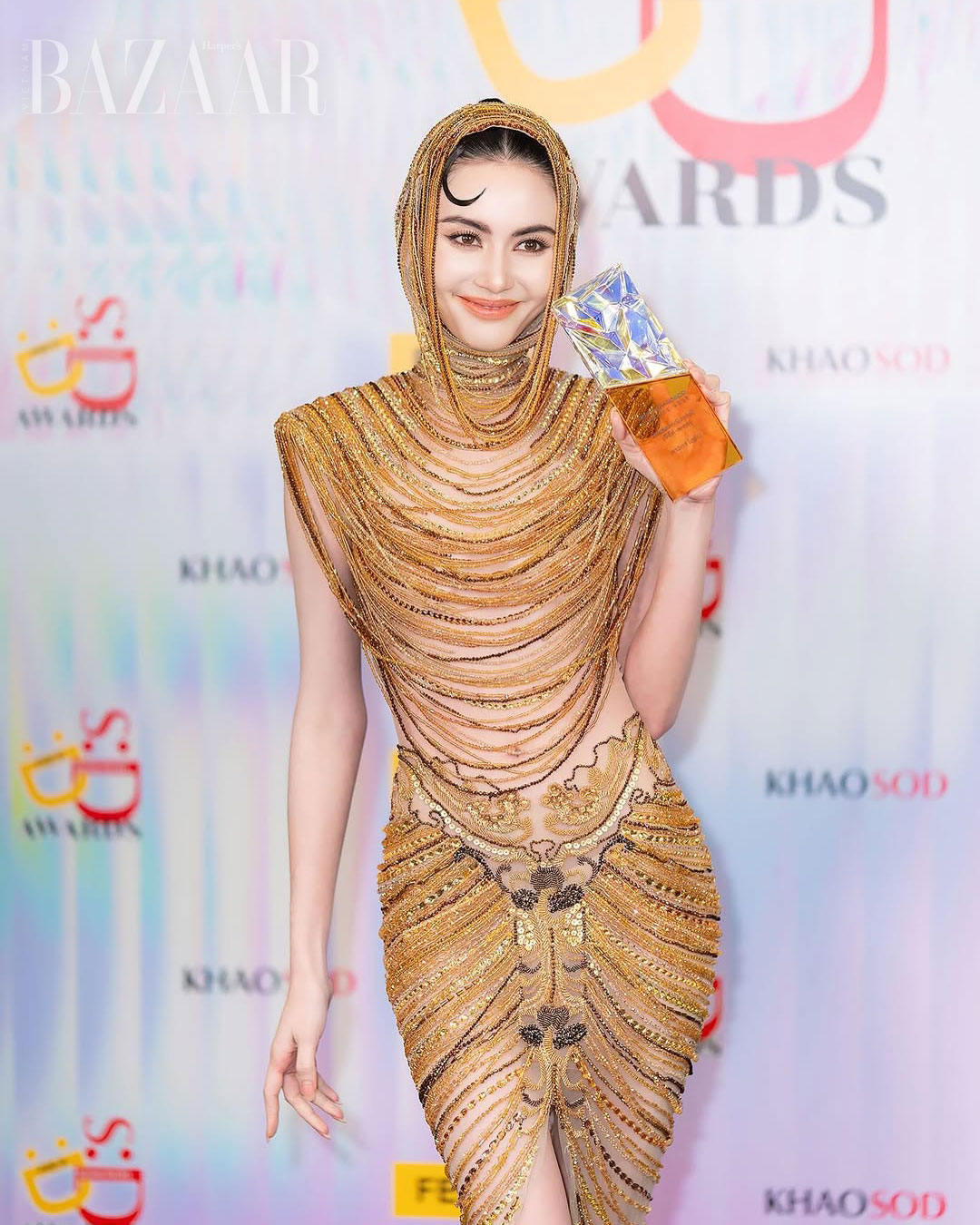 Mai Davika hóa nữ thần trong thiết kế của Lê Thanh Hòa | Harper's Bazaar Việt Nam