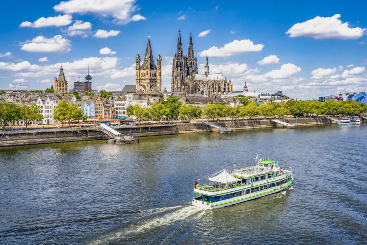 Du lịch Cologne: Từ lễ hội Carnival đến bia Kölsch trứ danh | Harper's ...