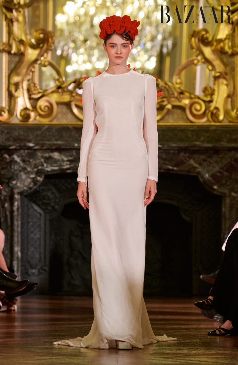 Hà Linh Thư ra mắt BST Xuân Hè 2026 ở Paris | Harper's Bazaar Việt Nam