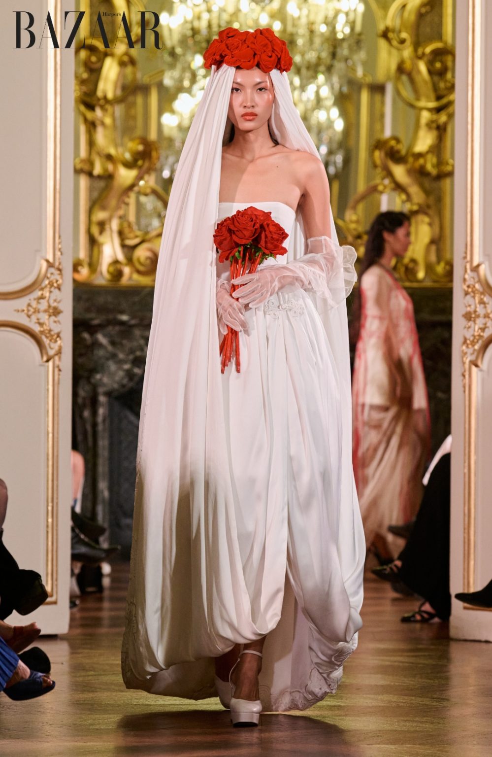 Hà Linh Thư ra mắt BST Xuân Hè 2026 ở Paris | Harper's Bazaar Việt Nam