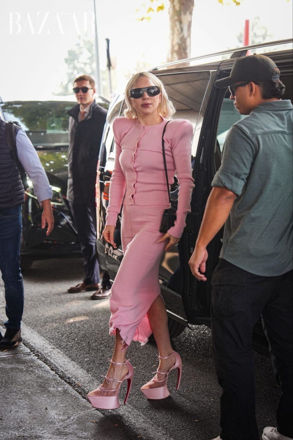 Lady Gaga xuất hiện trong The Devil Wears Prada 2! | Harper's Bazaar ...