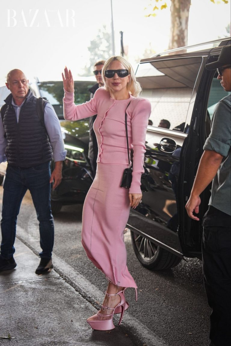 Lady Gaga xuất hiện trong The Devil Wears Prada 2! | Harper's Bazaar ...