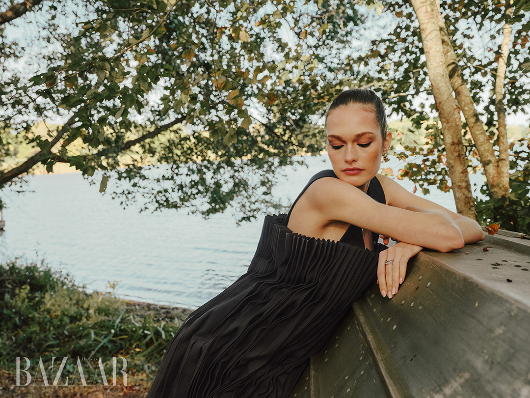 Dasha Maletina | Lời thì thầm của nước | Harper's Bazaar Việt Nam