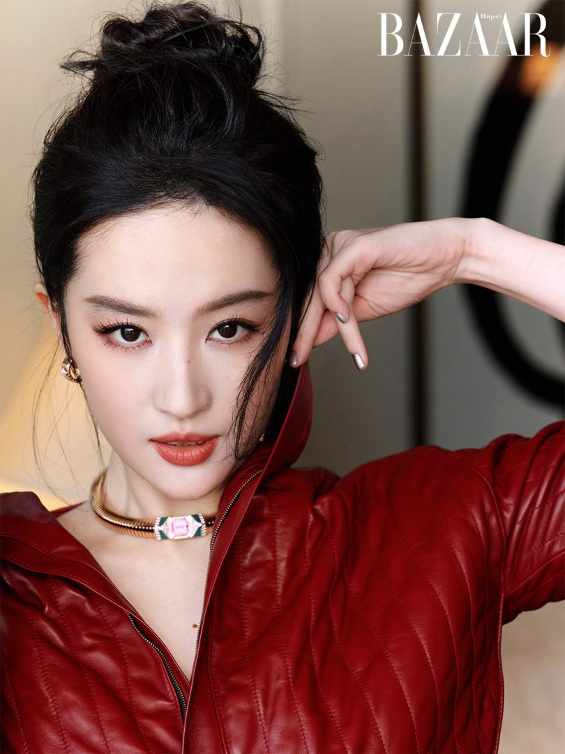 Cứ đi cùng Louis Vuitton, Lưu Diệc Phi lại mang bản sắc Hoa Mộc Lan ...