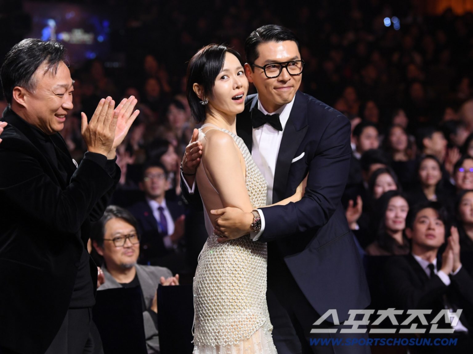 "Hạ cánh nơi có cúp": Hyun Bin và Son Ye Jin ẵm giải Ảnh đế và Ảnh hậu ...